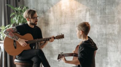 Guitar lessons for beginners - On The Beat with Totally Guitars